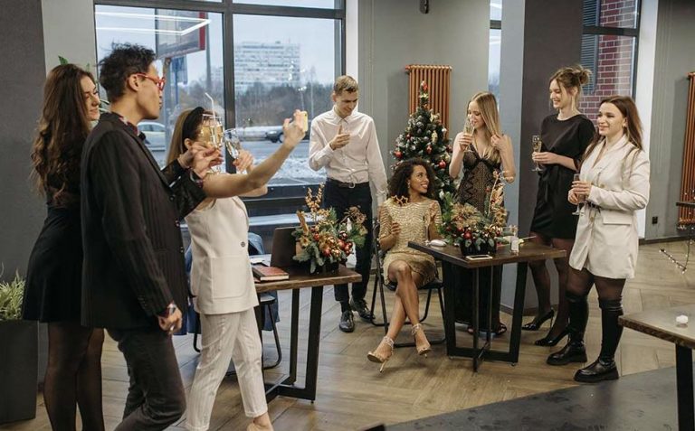 40 】 Ideas para Decorar la Oficina en Navidad ️