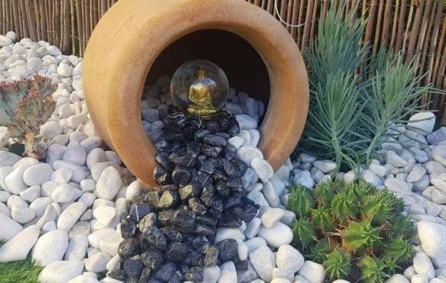 Ideas para Decorar un Jardín con Tinajas 【 Guía 】 ️